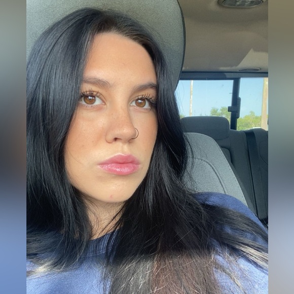 Hailey's Closet (@haileypirrone) | Poshmark